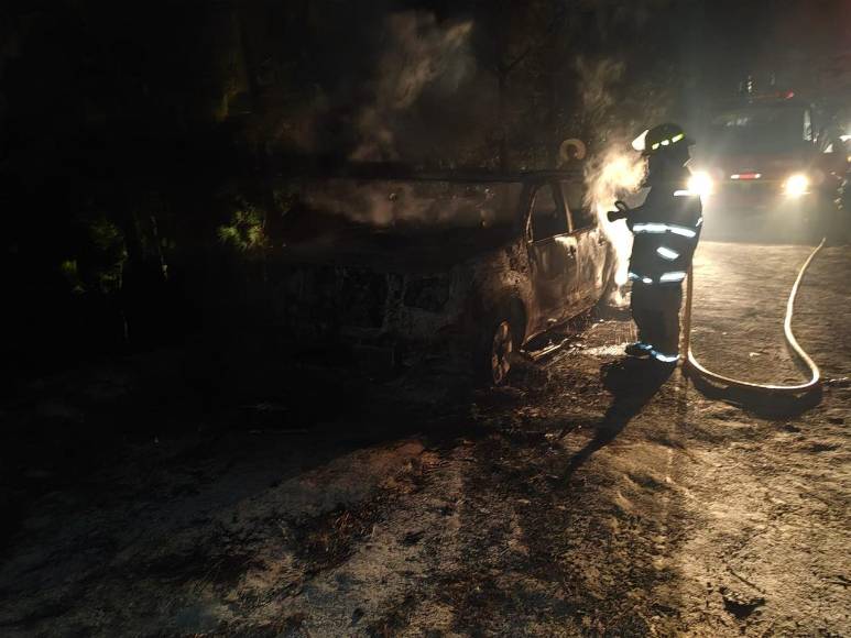 Investigan si cuerpos calcinados son de tres desaparecidos