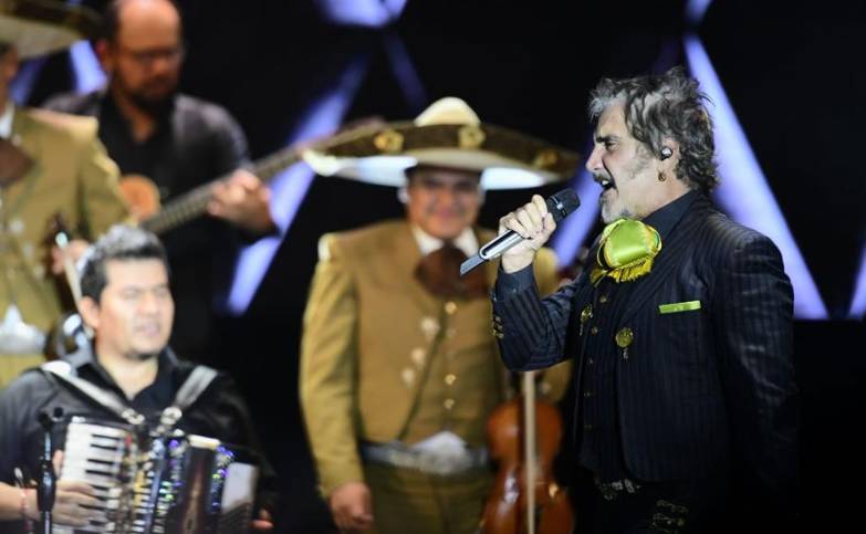 “El potrillo” Alejandro Fernández llena de romanticismo a los sampedranos