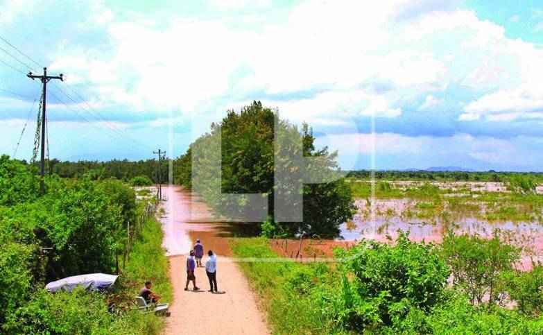 Crecida del río Ulúa mantiene en vilo a pobladores del valle