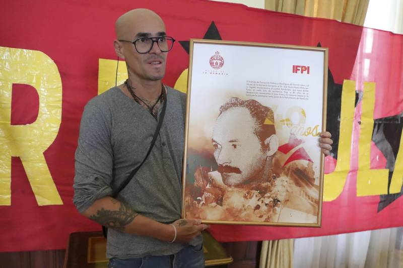 Honduras rinde tributo a guerrillero hondureño 40 años después de muerto