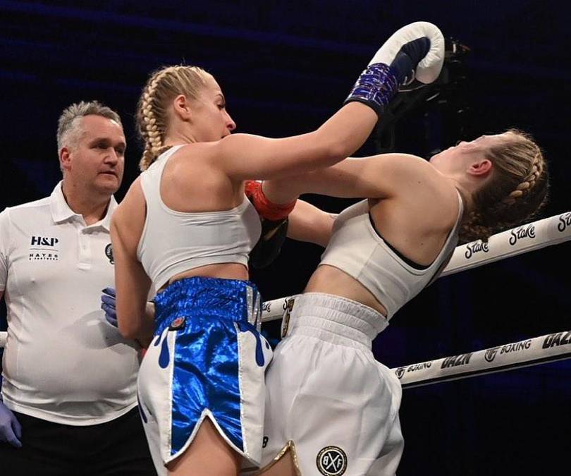 Modelo de OnlyFans gana su primera pelea como boxeadora