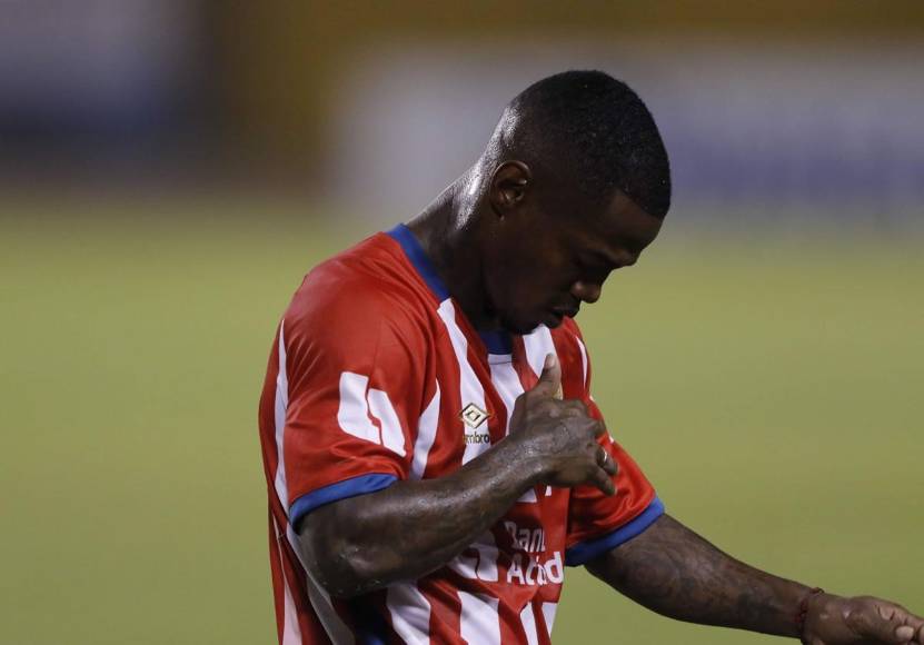 Polémico gesto de Solani, enfado de Troglio y ¿qué pasó con Benguché?