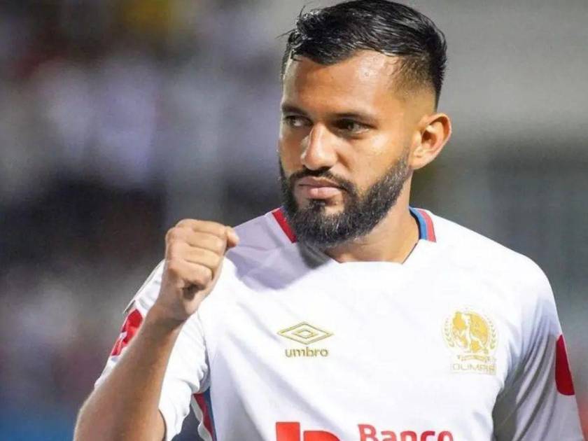 Alajuelense toma decisión con el futuro de Jorge Álvarez