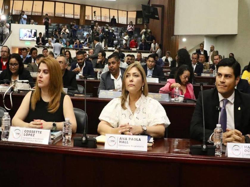 Cossette López al Congreso: "No servimos a partidos, servimos al pueblo"