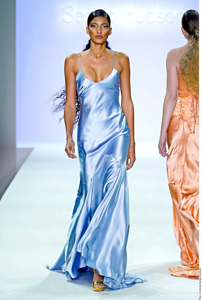 “Satin Trend”: deslumbrante de pies a cabeza