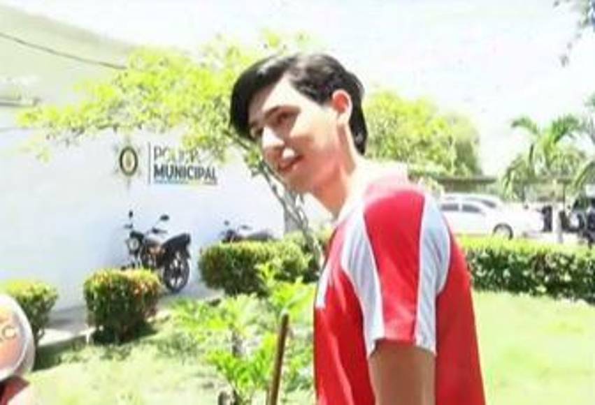 Isaac Sandoval ya limpia calles y habla tras dar golpiza a modelo en SPS