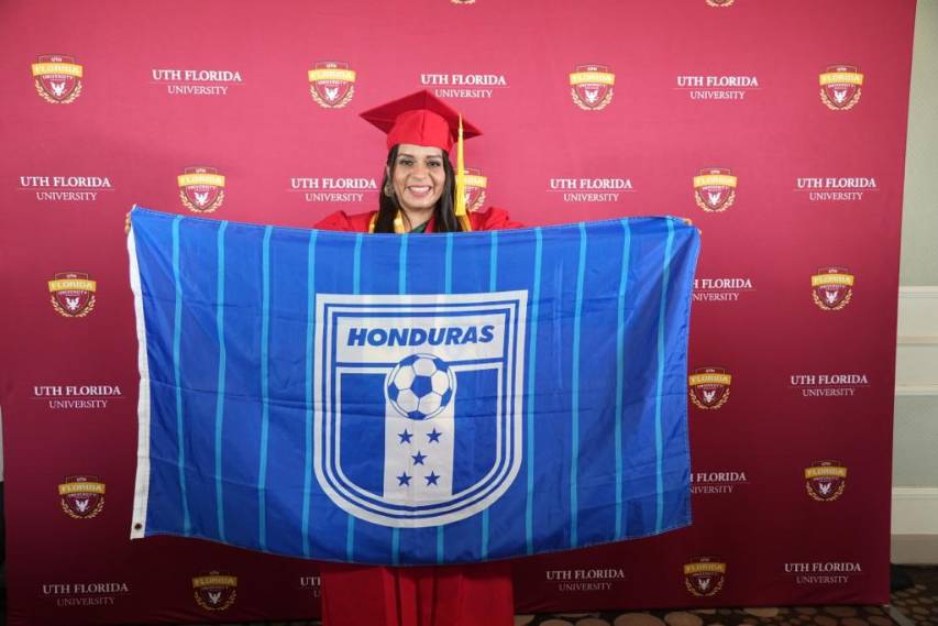 UTH Florida University celebra su graduación en Miami, EUA
