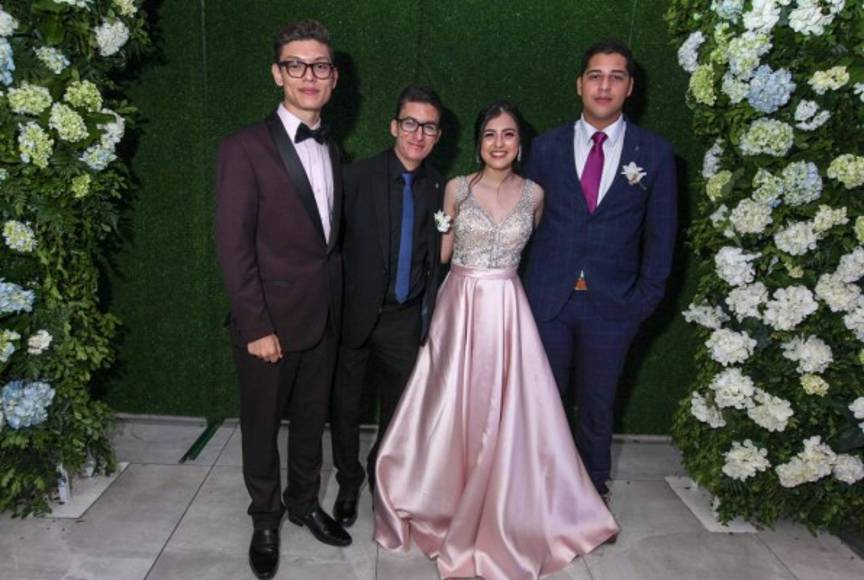 Fiesta de graduación de la Agape - Diario La Prensa