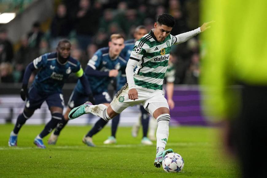 La noche de Luis Palma en Champions: gol, euforia, codazo y leyenda lo vio