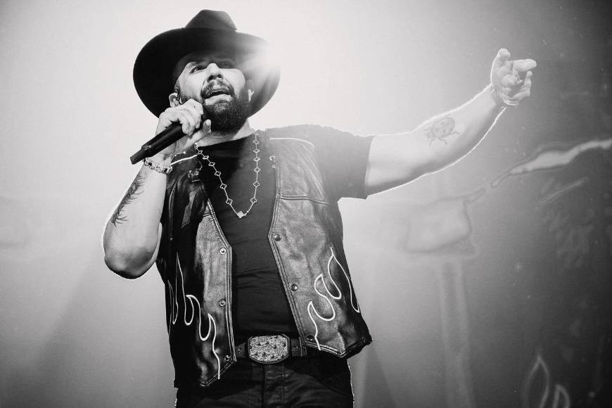 Carín León: 10 cosas que debes saber antes de su concierto