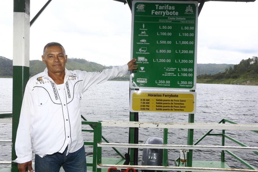 Así es ir a bordo del ferri-bote en el embalse de la represa El Cajón