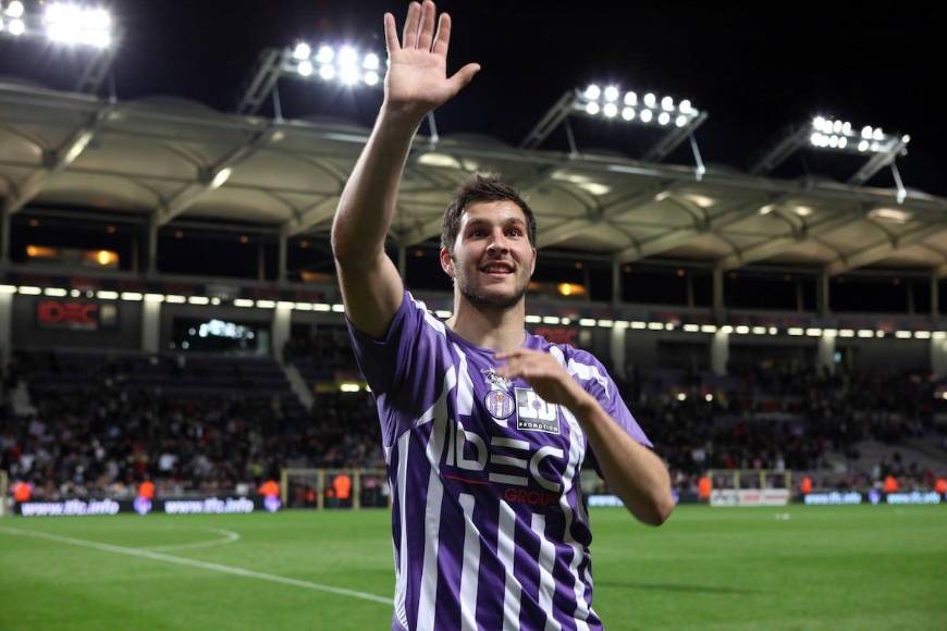 Lujos, sueldazo, niñez difícil y esposa: lo que debes saber de Gignac