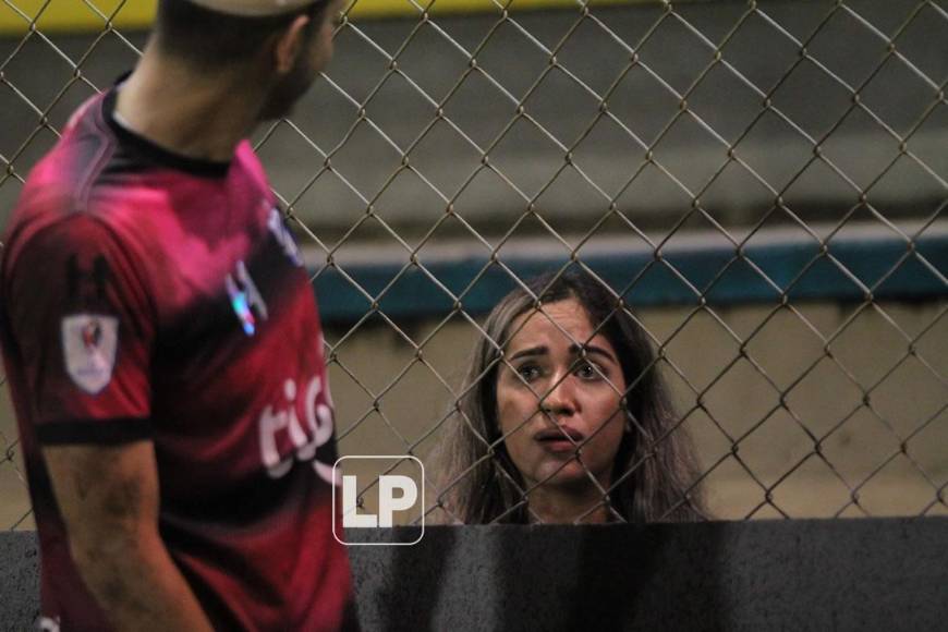 Fotos: El apagón en el Olímpico, gran detalle de Edrick Menjívar con un ...