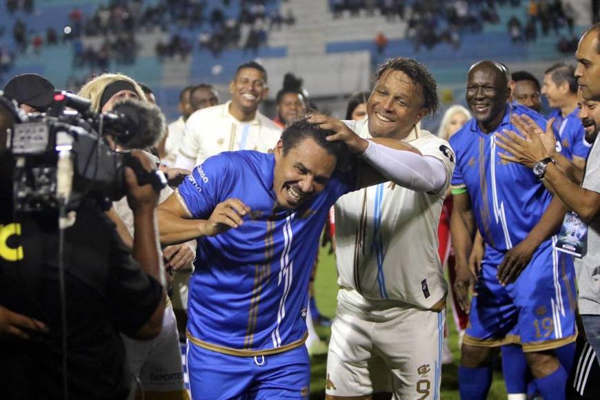 ‘Rambo’ de León llora en su despedida, festejo de Pavón y los invitados