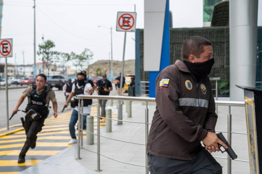 Ecuador en llamas enfrenta por tercer día al terror del narcotráfico