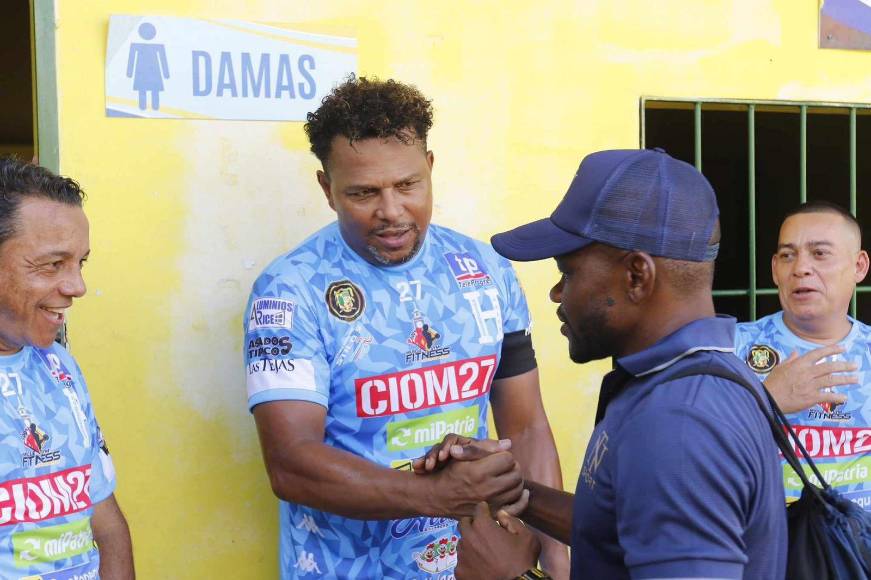 Carlos Pavón se luce en su homenaje; Dani con su novia y Rambo