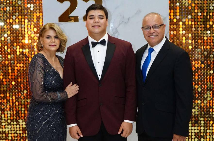 Escuela Bilingüe Seran esparce elegancia con sus Seniors 2022