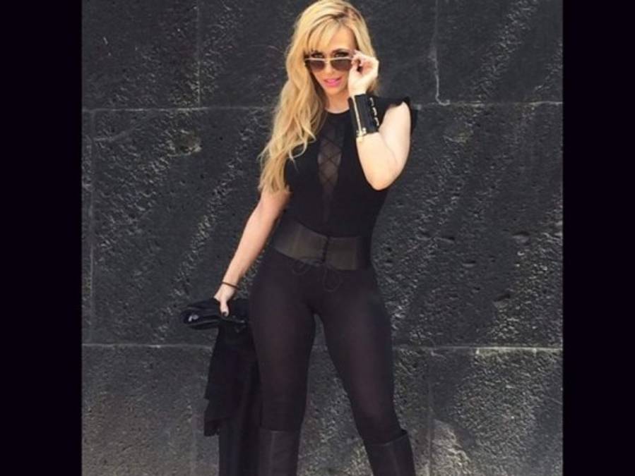 La cantante Noelia impacta con diminuto bikini de infarto