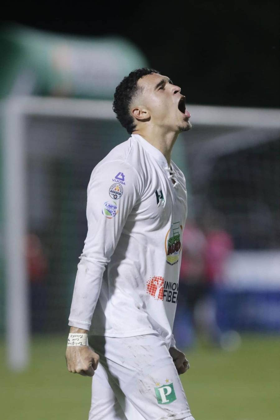 Locura por Erick Puerto en Choloma, llanto por su póker y la fan más ...