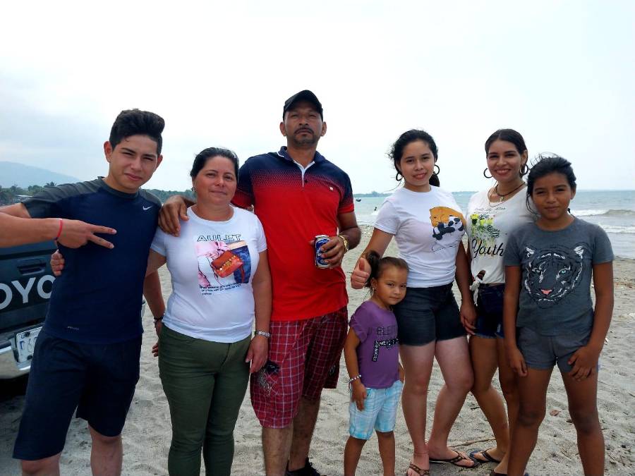 Guatemaltecos encantados con las playas de Masca, Omoa