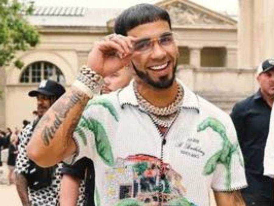 Anuel presume a su nueva novia tras ser ignorado por Karol G y Yailin