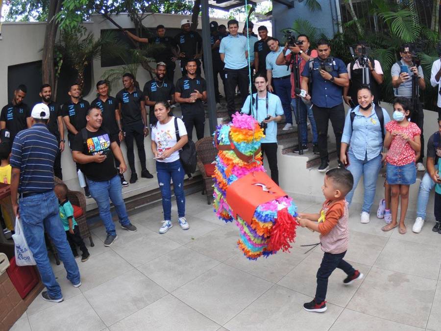 Fotos: Seleccionados de Honduras celebraron el Día del Niño