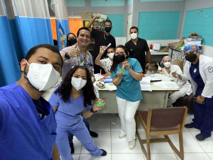 Árbitra y enfermera: así combina la hondureña April Ortega sus dos pasiones