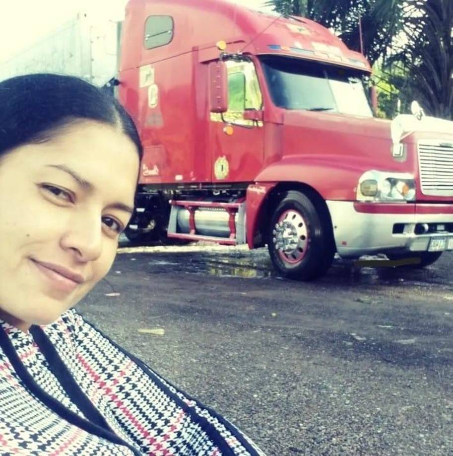 Eneyda, “la chica con gustos pesados” que conduce un tráiler en Honduras