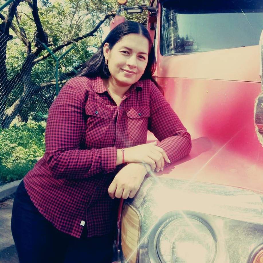 Eneyda, “la chica con gustos pesados” que conduce un tráiler en Honduras